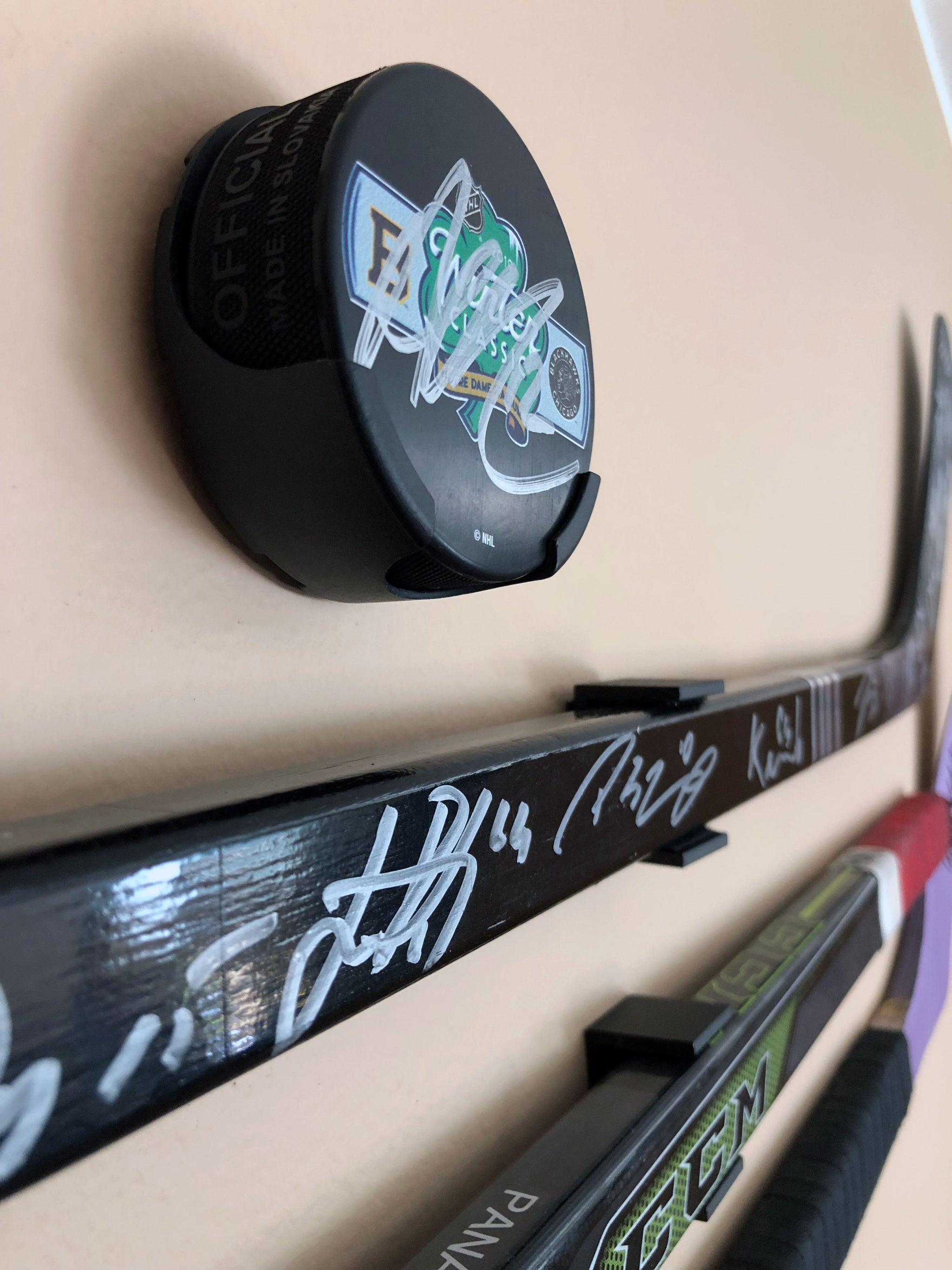 Hockey Puck Wall Mount Display Bracket – Sin Bin Shop